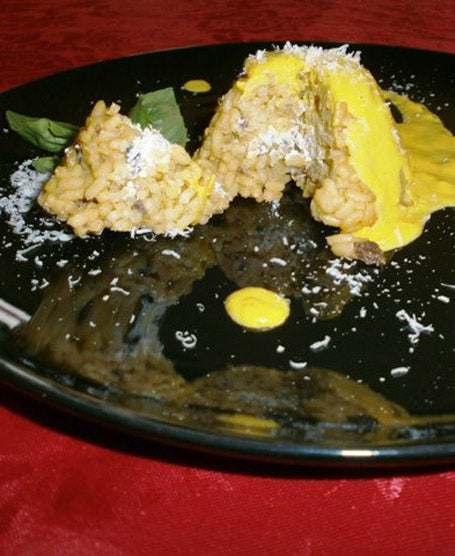 Torta di riso con ripieno al tartufo e salsa allo zafferano (Piemonte ...